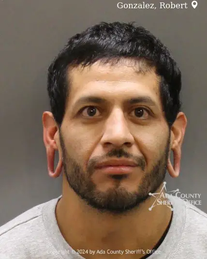 Robert Gonzalez booked for Theft-Petit Theft | I18-2403(1)M