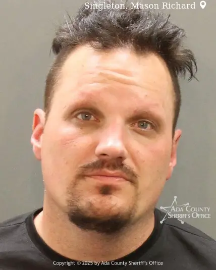 Mason Singleton booked for Theft-Petit Theft | I18-2403(1)M