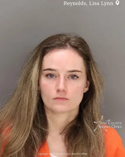 Lisa Reynolds booked for Domestic Battery or Assault In The Presence of ...